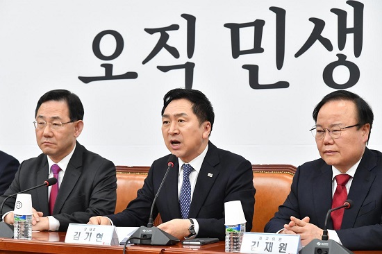 김기현, 새 지도부와 현충원 참배 이어 최고위 회의 주재하며 공식 일정 개시